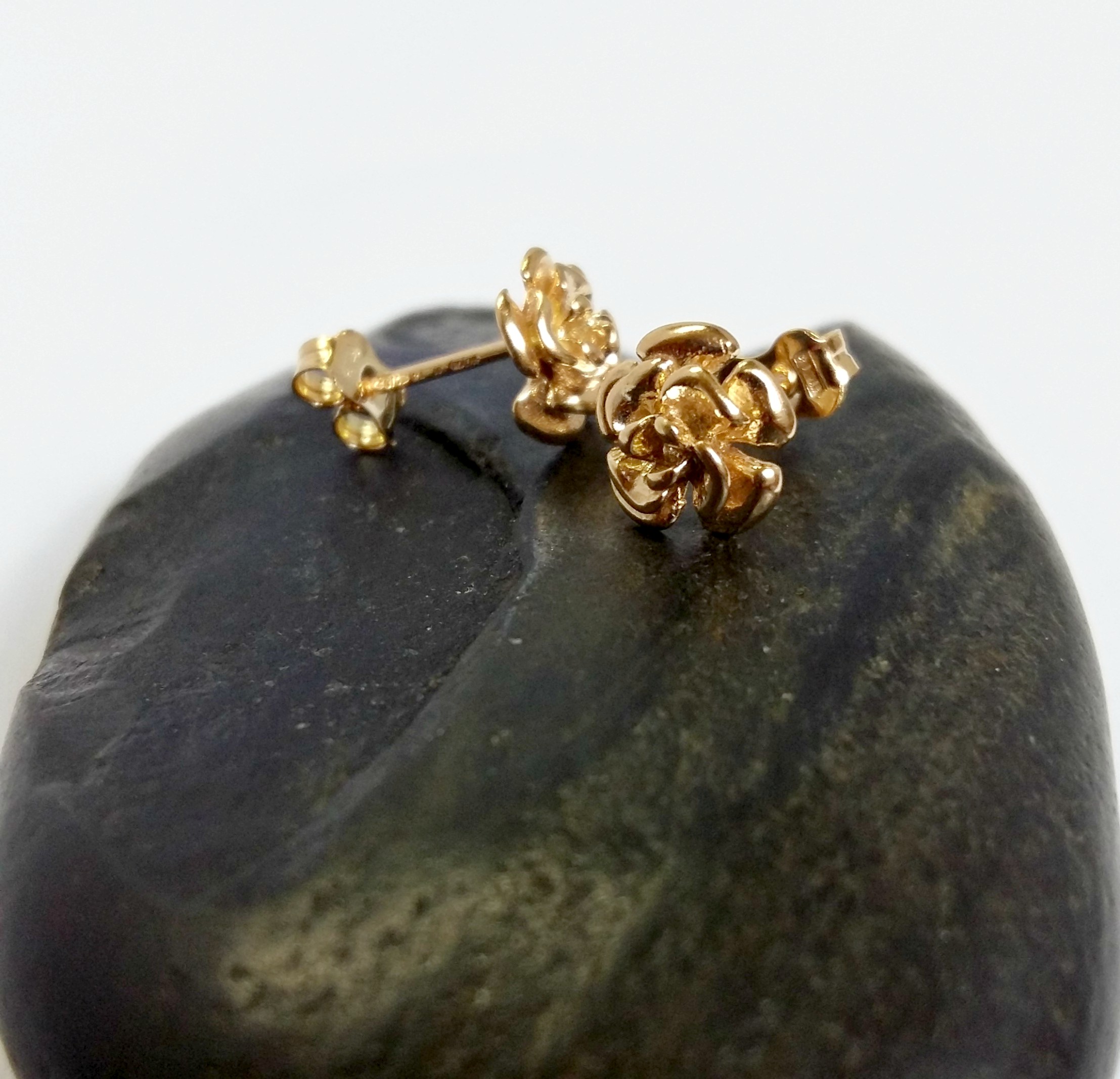 9ct Yellow Gold Flower Earrings – D M Jewellery Design, New Zealand ...